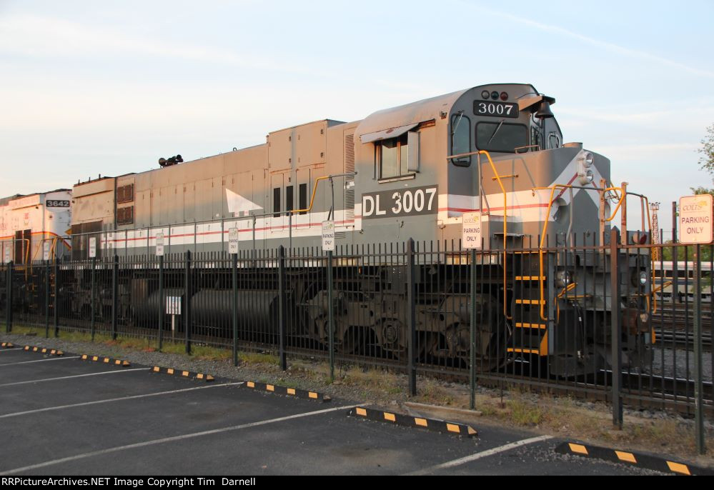 DL 3007 in the early morning light